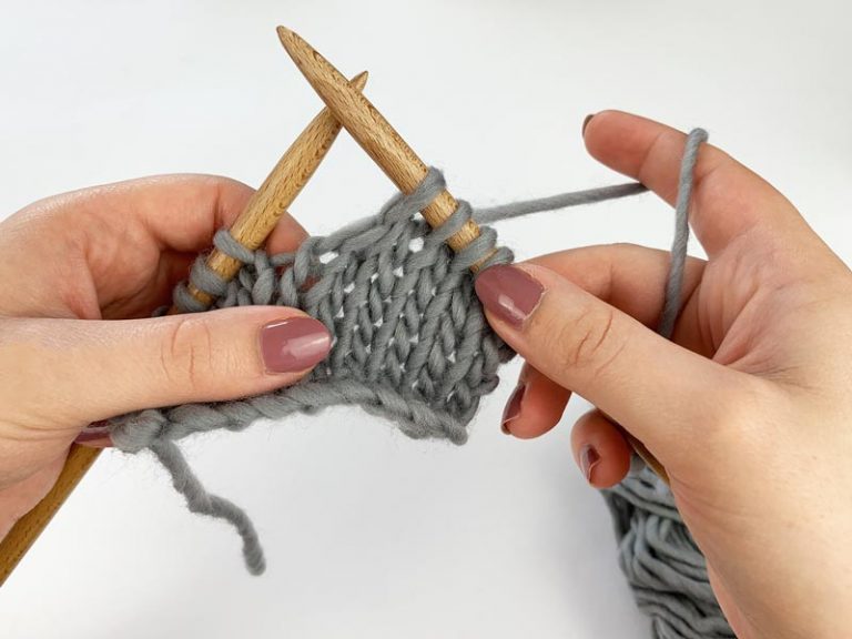 Zwei Maschen zusammen stricken - TheKnitStitch