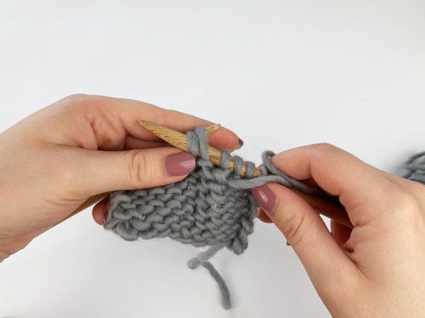 Zwei Maschen zusammen stricken - TheKnitStitch