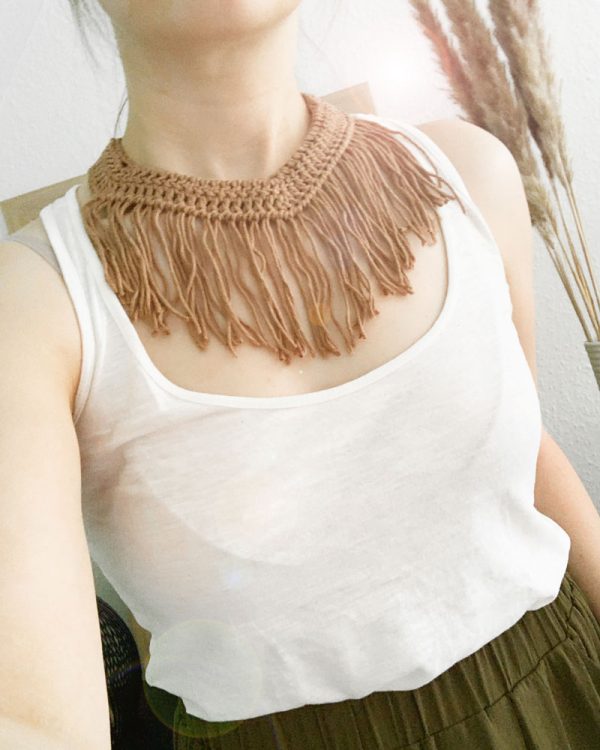 Free crochet pattern: DIY boho necklace - TheKnitStitch